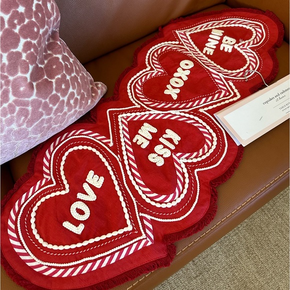 cupcakes & cashmere | Holiday | Cupcakes Cashmere Valentines Day Red ...